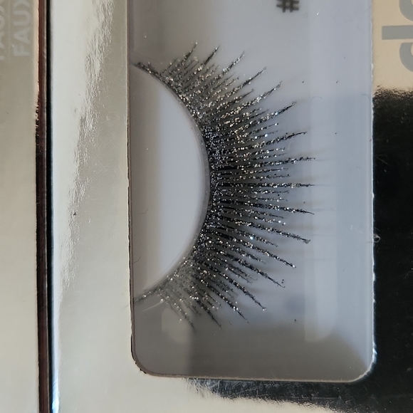 Claire's | Makeup | 32 Strip Lash Eyelashes 3 Pr Setlot Black Silver ...